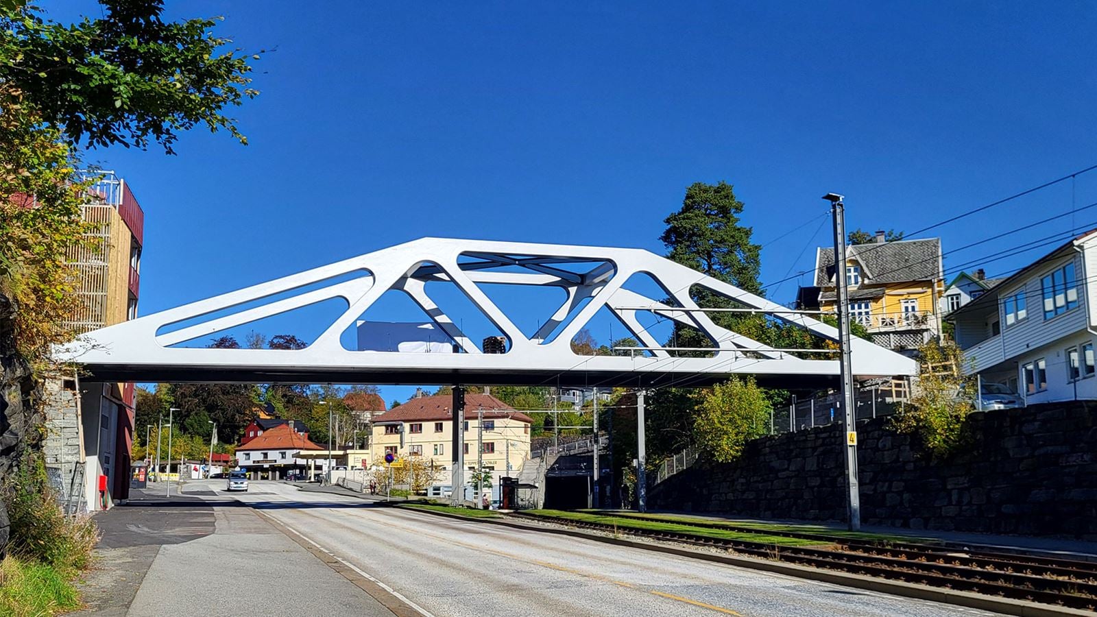 Largest fibreglass and carbon fibre truss bridge in Europe | Haskoning