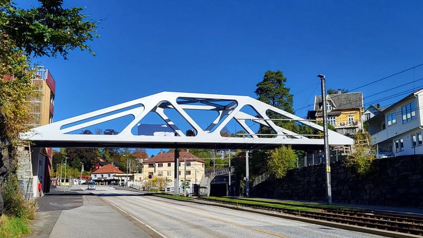 Largest fibreglass and carbon fibre truss bridge in Europe | Haskoning
