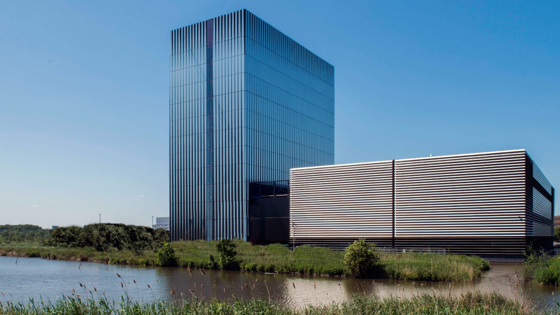 Equinix Amsterdam Data Centre | Resilience & Energy Efficiency | Haskoning