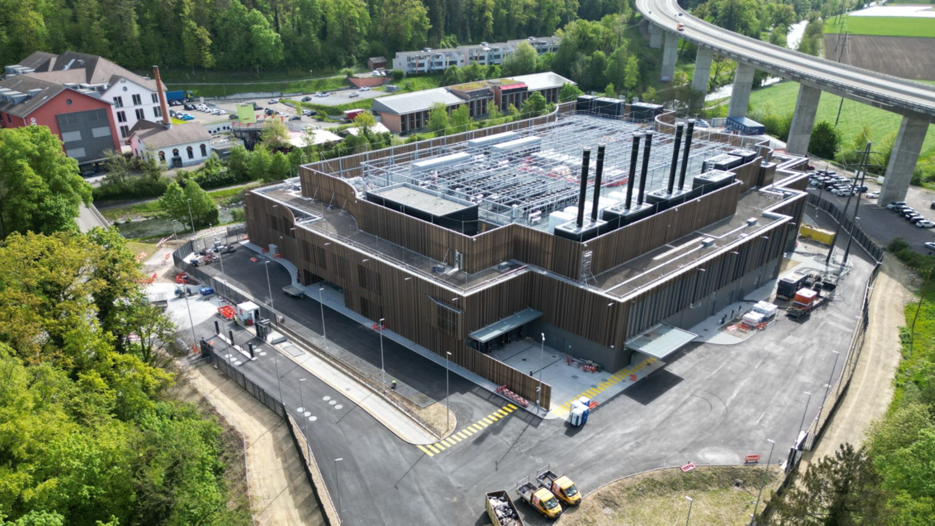 ZRH21 data centre design blends into green Swiss environment | Haskoning