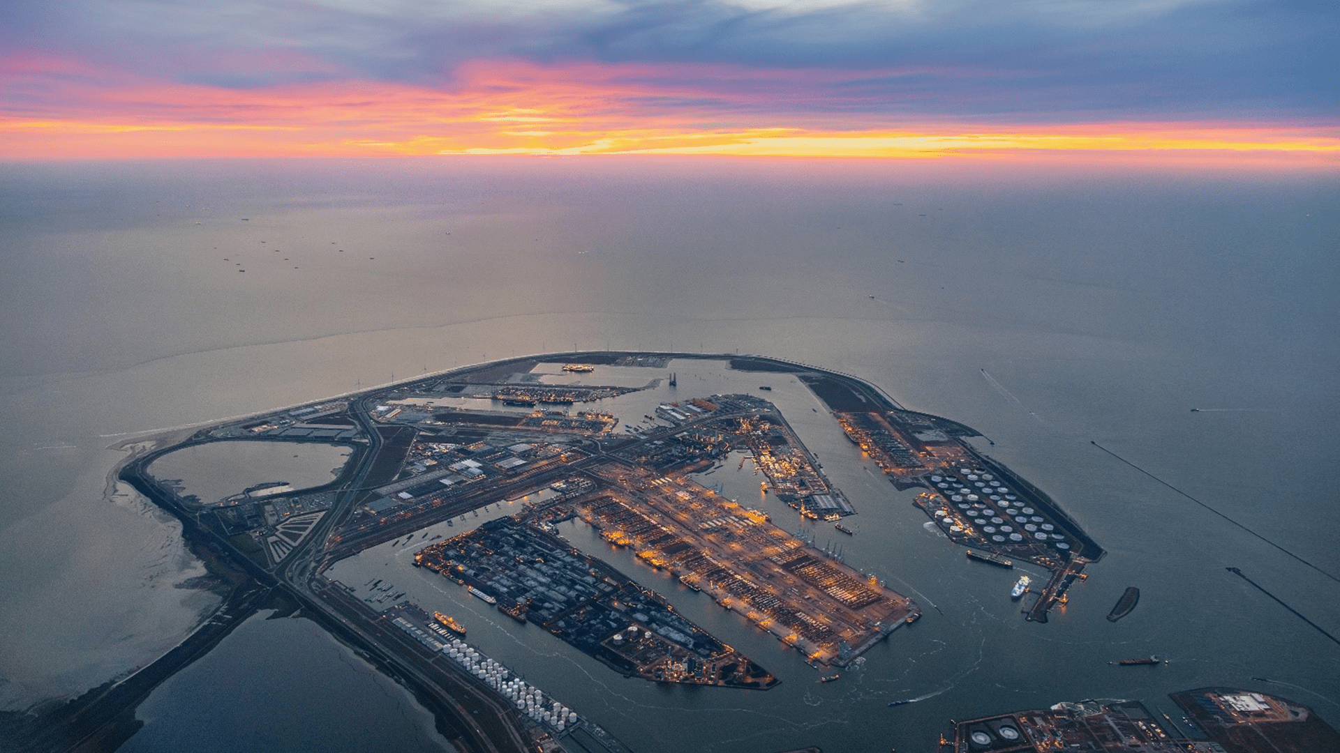 Safe mooring of Ultra Large Container Ships (ULCS) | Haskoning